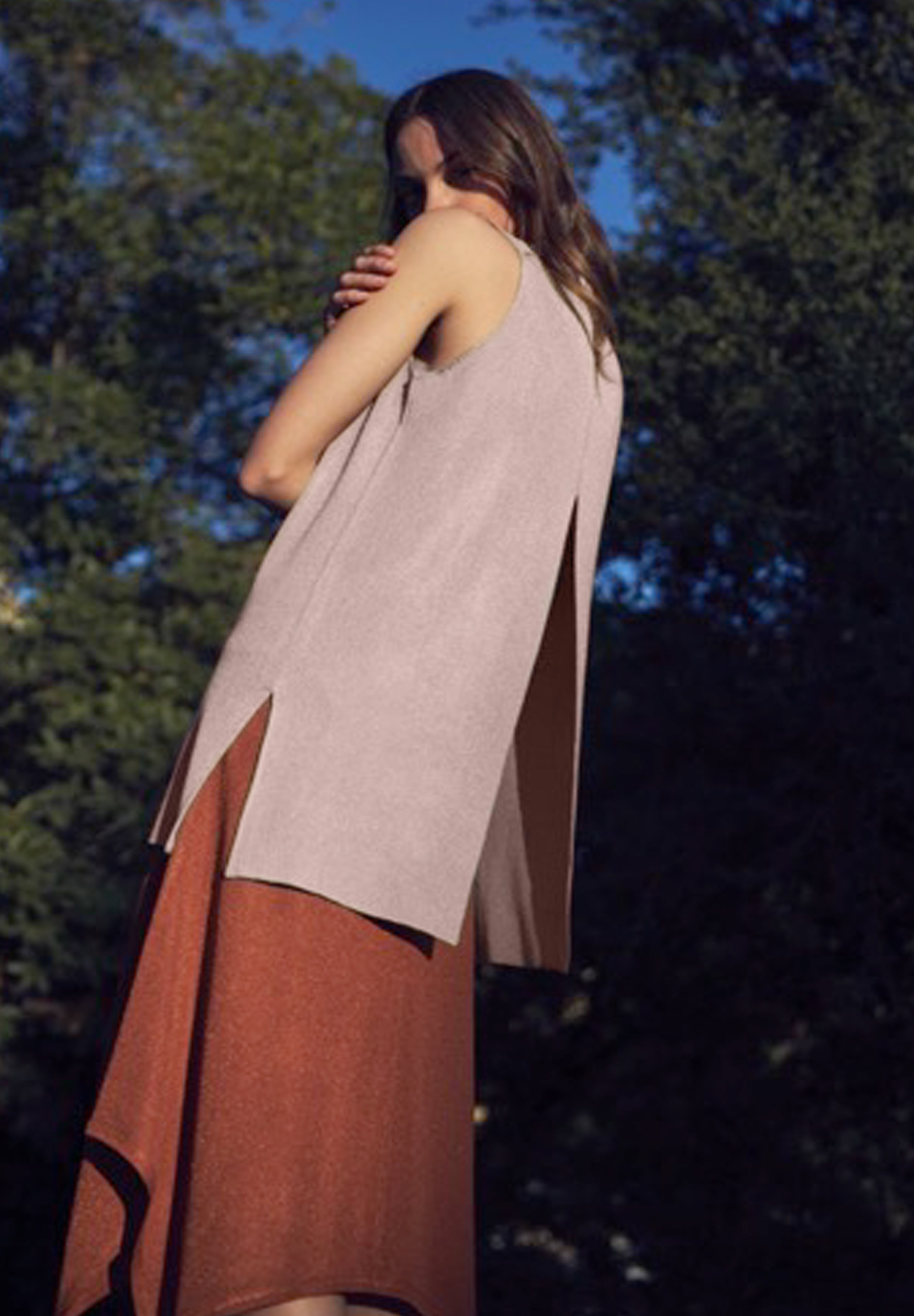 Aurora Split Back Tunic in Black – SOYER