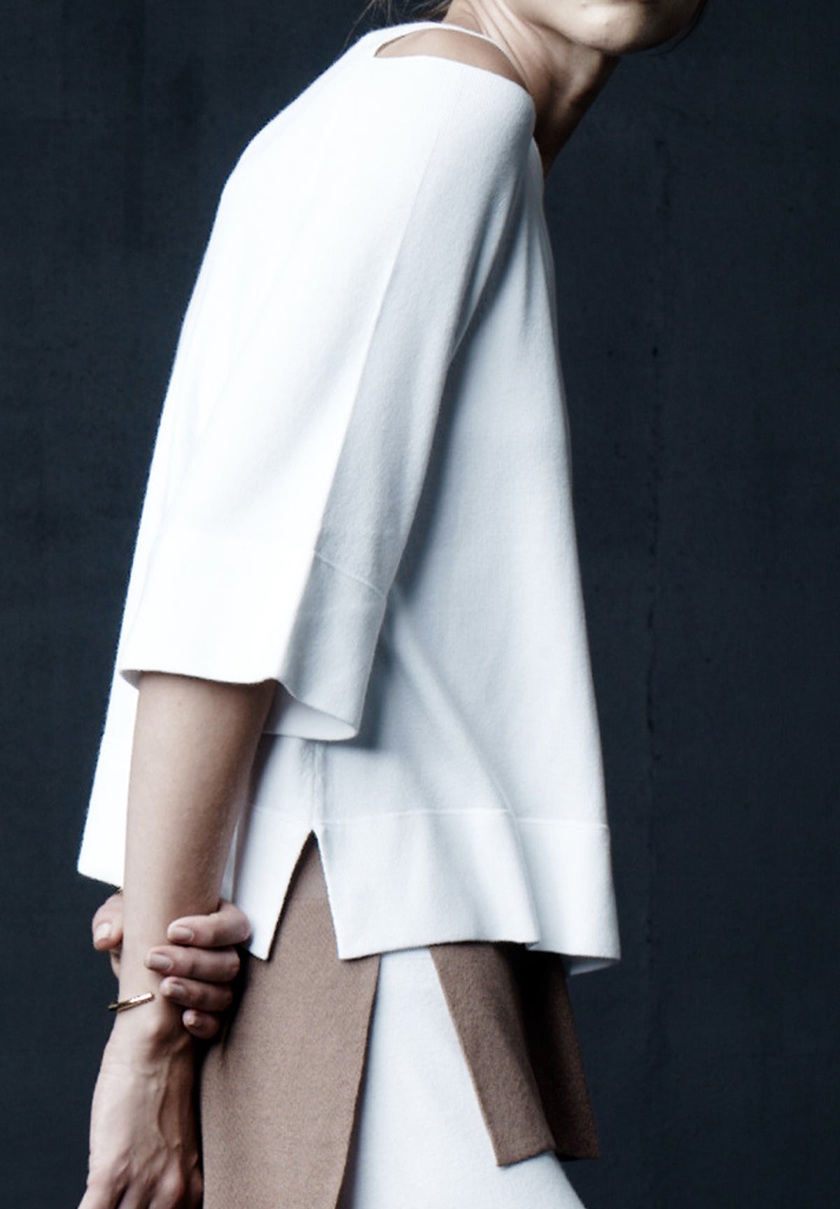 Open Shoulder Top in White – SOYER